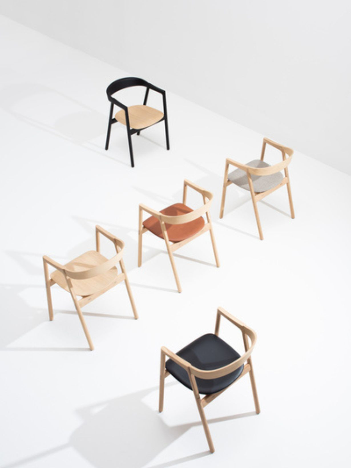 Chaise de table en chêne massif Muna, GAZZDA |MBS Design